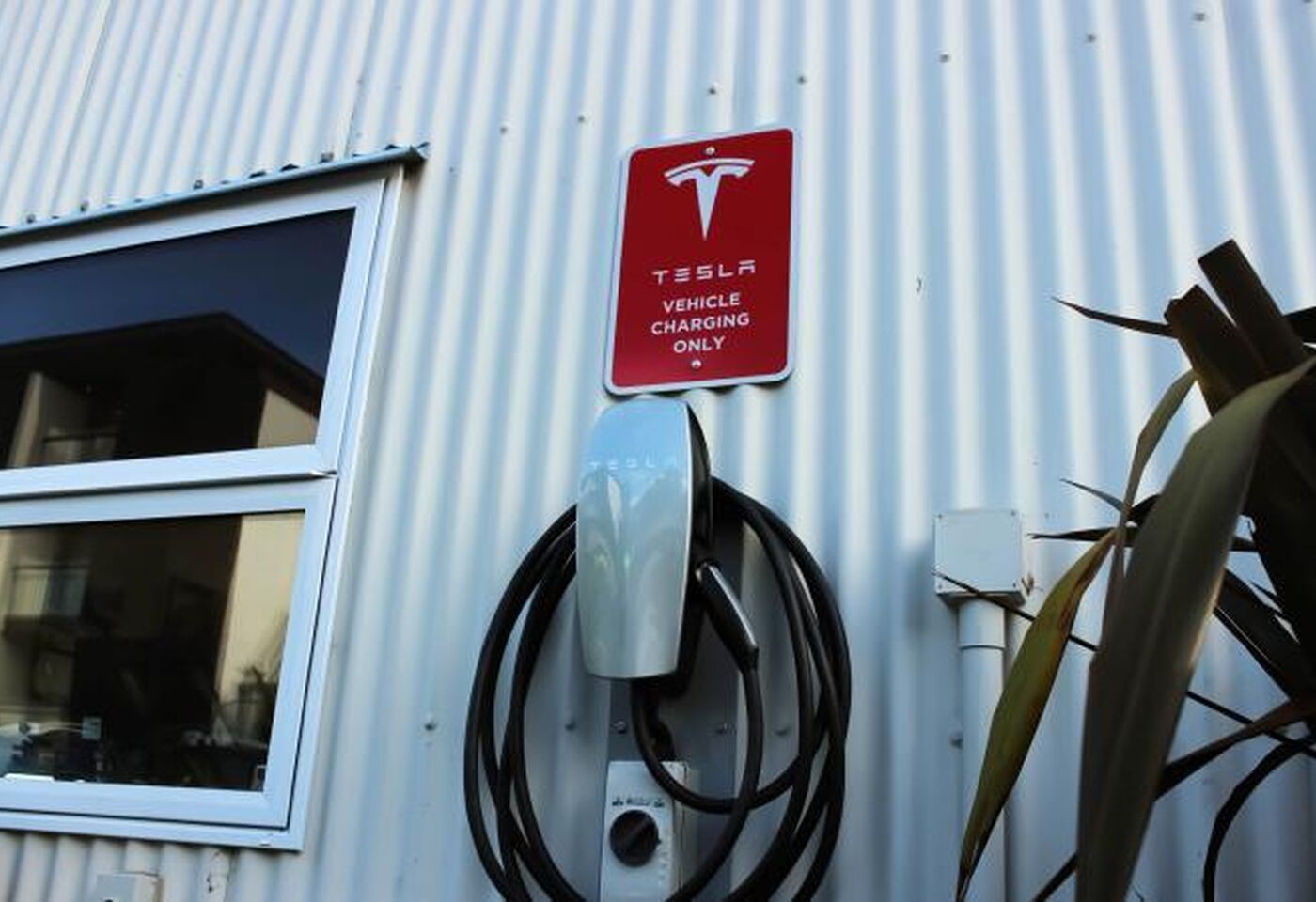 Services And Locations | Our Facilities | Commodore Hotel - Commodore Hotel